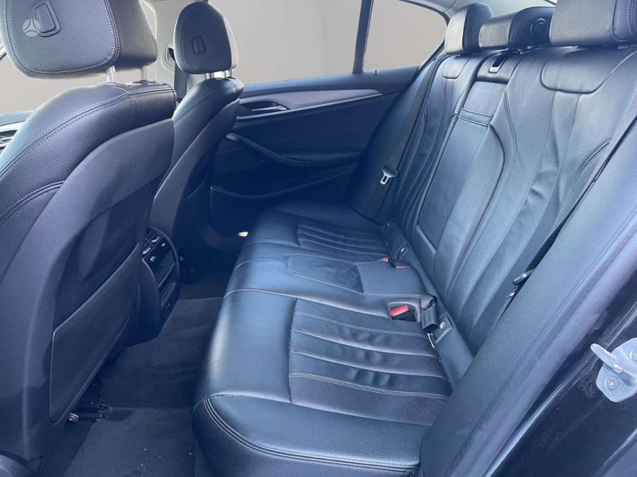 Grey BMW 520 2019 in Vilnius, with an engine capacity of 2.00 L and mileage of 372 thousand km for 15499 €, photo 12 on AUTOMOTO.COM.LV