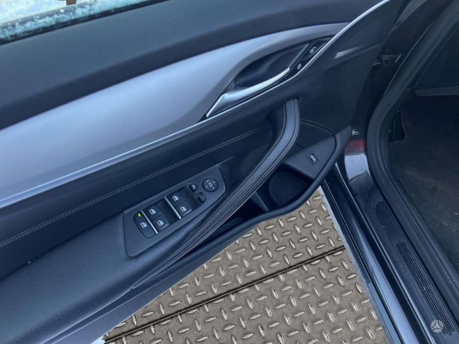 Grey BMW 520 2019 in Vilnius, with an engine capacity of 2.00 L and mileage of 372 thousand km for 15499 €, photo 14 on AUTOMOTO.COM.LV