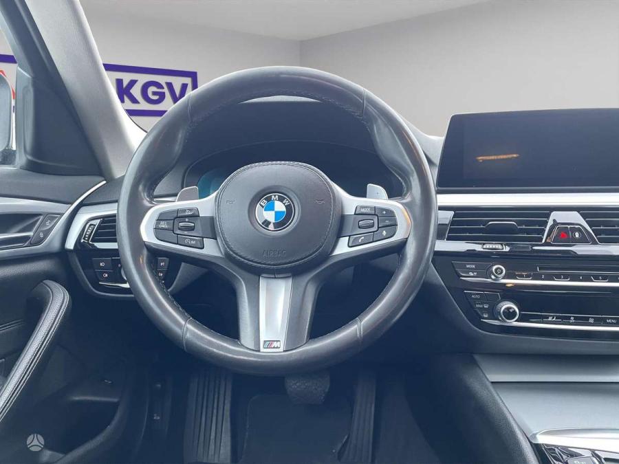 Grey BMW 520 2019 in Vilnius, with an engine capacity of 2.00 L and mileage of 372 thousand km for 15499 €, photo 16 on AUTOMOTO.COM.LV