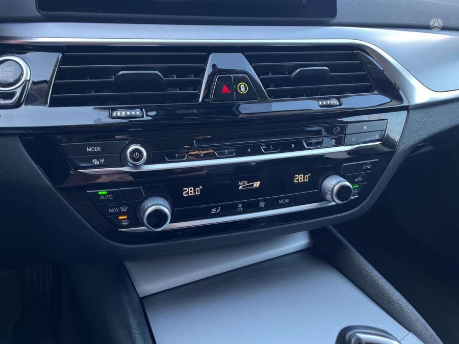 Grey BMW 520 2019 in Vilnius, with an engine capacity of 2.00 L and mileage of 372 thousand km for 15499 €, photo 18 on AUTOMOTO.COM.LV