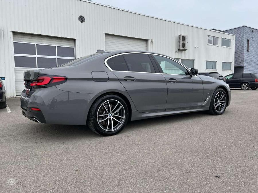 Grey BMW 520 2020 in Marijampole, with an engine capacity of 2.00 L and mileage of 154 thousand km for 34727 €, photo 8 on AUTOMOTO.COM.LV