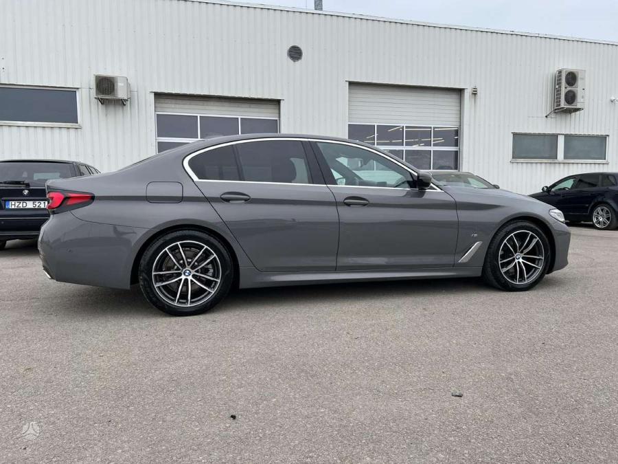Grey BMW 520 2020 in Marijampole, with an engine capacity of 2.00 L and mileage of 154 thousand km for 34727 €, photo 9 on AUTOMOTO.COM.LV