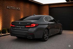 Grey BMW 520 2020 in Marijampole, with an engine capacity of 2.00 L and mileage of 154 thousand km for 34667 €, photo 5 on AUTOMOTO.COM.LV