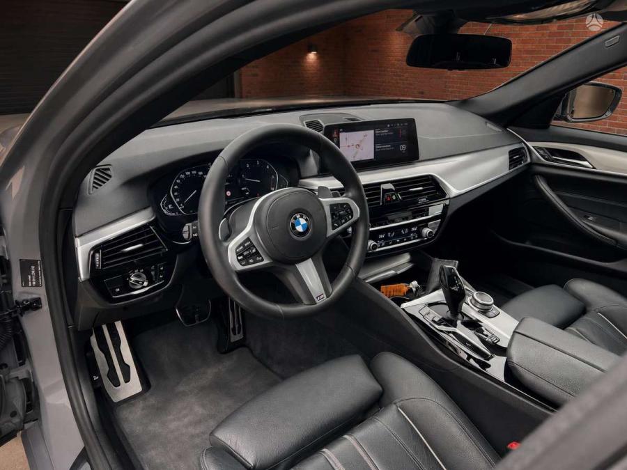 Grey BMW 520 2020 in Marijampole, with an engine capacity of 2.00 L and mileage of 154 thousand km for 34667 €, photo 11 on AUTOMOTO.COM.LV