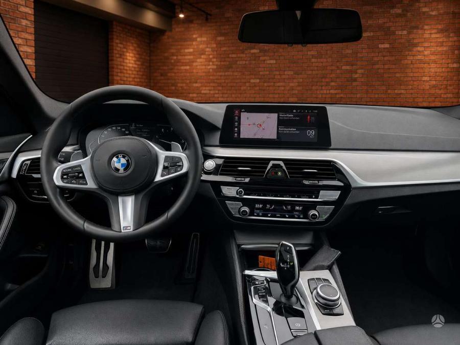 Grey BMW 520 2020 in Marijampole, with an engine capacity of 2.00 L and mileage of 154 thousand km for 34667 €, photo 12 on AUTOMOTO.COM.LV