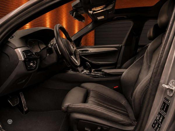 Grey BMW 520 2020 in Marijampole, with an engine capacity of 2.00 L and mileage of 154 thousand km for 34667 €, photo 10 on AUTOMOTO.COM.LV