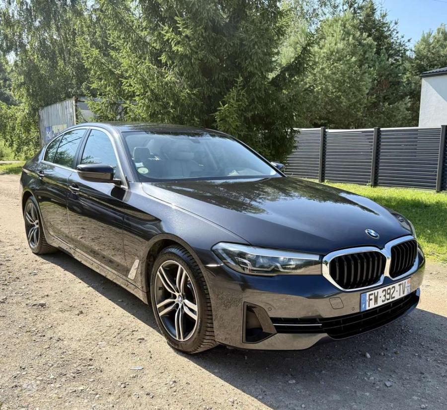 Pelēks BMW 520 2021 Viļņa, ar dzinēja tilpumu 2.00 L un nobraukumu 240 tūkst. km par 17600 €, foto 1 vietnē AUTOMOTO.COM.LV
