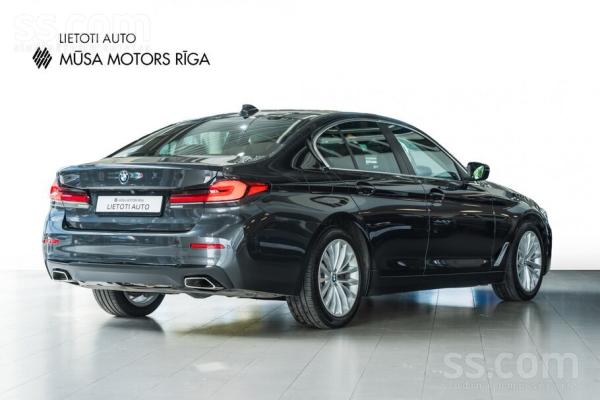 Grey BMW 520 2021 in Riga, with an engine capacity of 2.00 L and mileage of 145 thousand km for 28900 €, photo 3 on AUTOMOTO.COM.LV