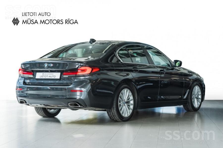 Grey BMW 520 2021 in Riga, with an engine capacity of 2.00 L and mileage of 145 thousand km for 28900 €, photo 3 on AUTOMOTO.COM.LV