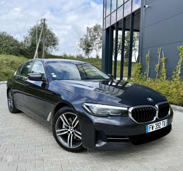 Grey BMW 520 2021 in Vilnius, with an engine capacity of 2.00 L and mileage of 244 thousand km for 17300 €, photo 1 on AUTOMOTO.COM.LV