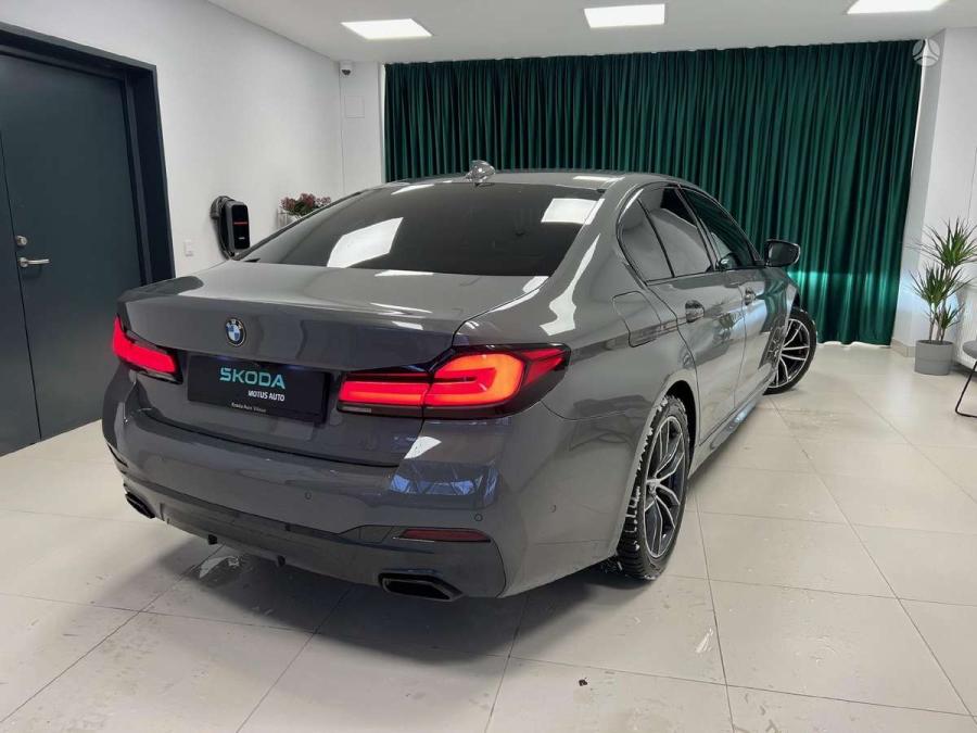 Pelēks BMW 520 2022 Viļņa, ar dzinēja tilpumu 2.00 L un nobraukumu 175 tūkst. km par 29999 €, foto 2 vietnē AUTOMOTO.COM.LV