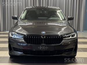 Grey BMW 520 2022 in Riga, with an engine capacity of 2.00 L and mileage of 212 thousand km for 23990 €, photo 3 on AUTOMOTO.COM.LV