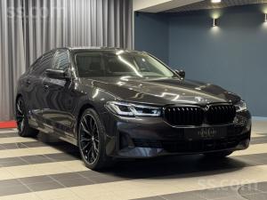 Grey BMW 520 2022 in Riga, with an engine capacity of 2.00 L and mileage of 212 thousand km for 23990 €, photo 4 on AUTOMOTO.COM.LV