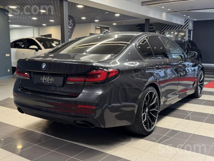 Grey BMW 520 2022 in Riga, with an engine capacity of 2.00 L and mileage of 212 thousand km for 23990 €, photo 5 on AUTOMOTO.COM.LV