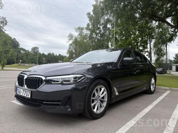 Grey BMW 520 2022 in Riga, with an engine capacity of 2.00 L and mileage of 57 thousand km for 29900 €, photo 1 on AUTOMOTO.COM.LV