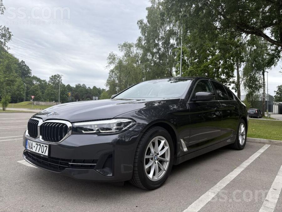 Pelēks BMW 520 2022 Rīga, ar dzinēja tilpumu 2.00 L un nobraukumu 57 tūkst. km par 29900 €, foto 1 vietnē AUTOMOTO.COM.LV