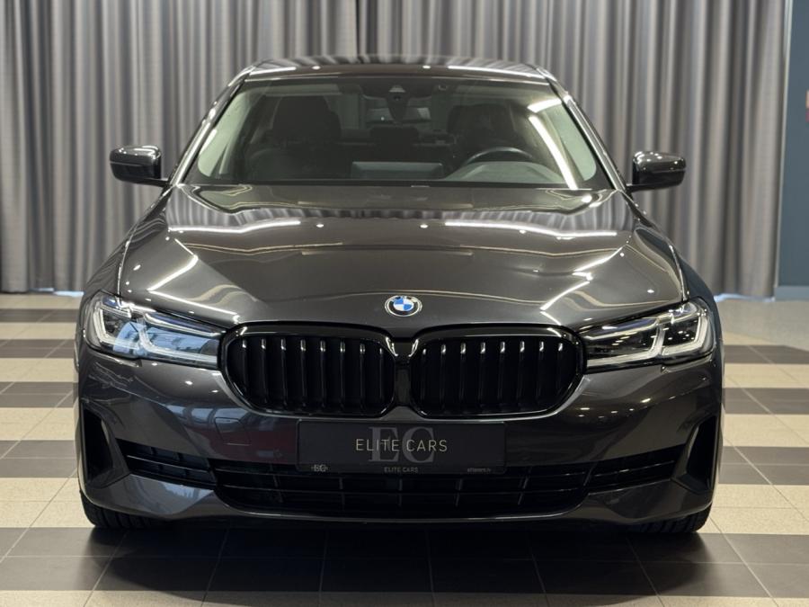 Pelēks BMW 520 2022 Rīga, ar dzinēja tilpumu 2.00 L un nobraukumu 212 tūkst. km par 22990 €, foto 1 vietnē AUTOMOTO.COM.LV