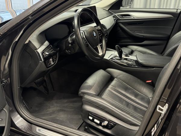 Pelēks BMW 520 2022 Rīga, ar dzinēja tilpumu 2.00 L un nobraukumu 212 tūkst. km par 22990 €, foto 7 vietnē AUTOMOTO.COM.LV