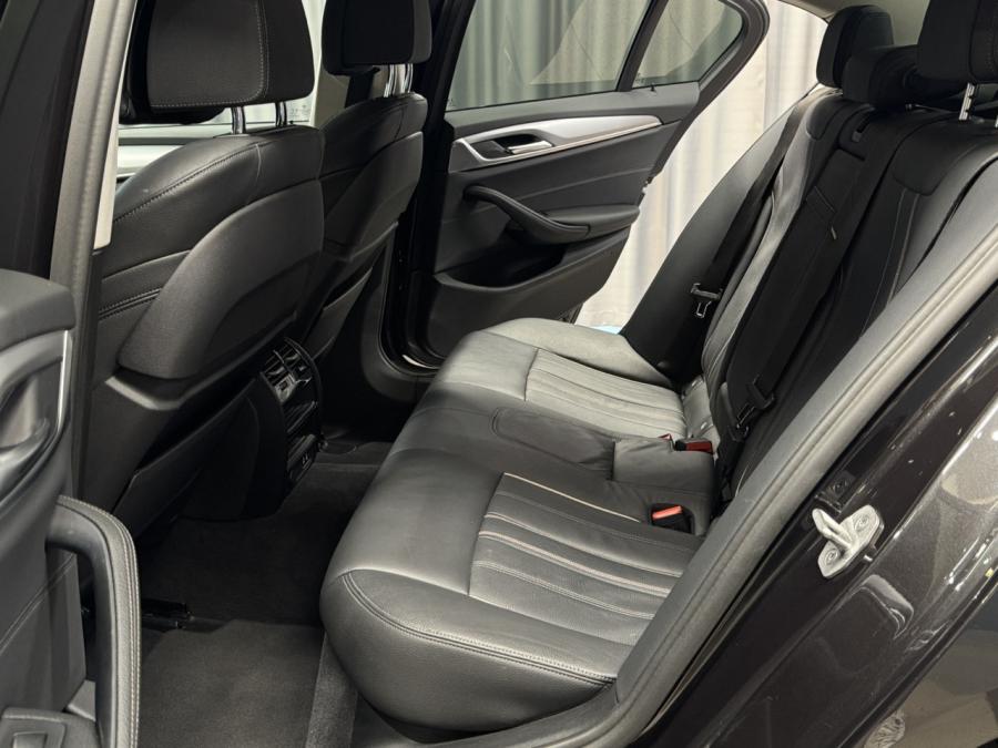 Pelēks BMW 520 2022 Rīga, ar dzinēja tilpumu 2.00 L un nobraukumu 212 tūkst. km par 22990 €, foto 25 vietnē AUTOMOTO.COM.LV