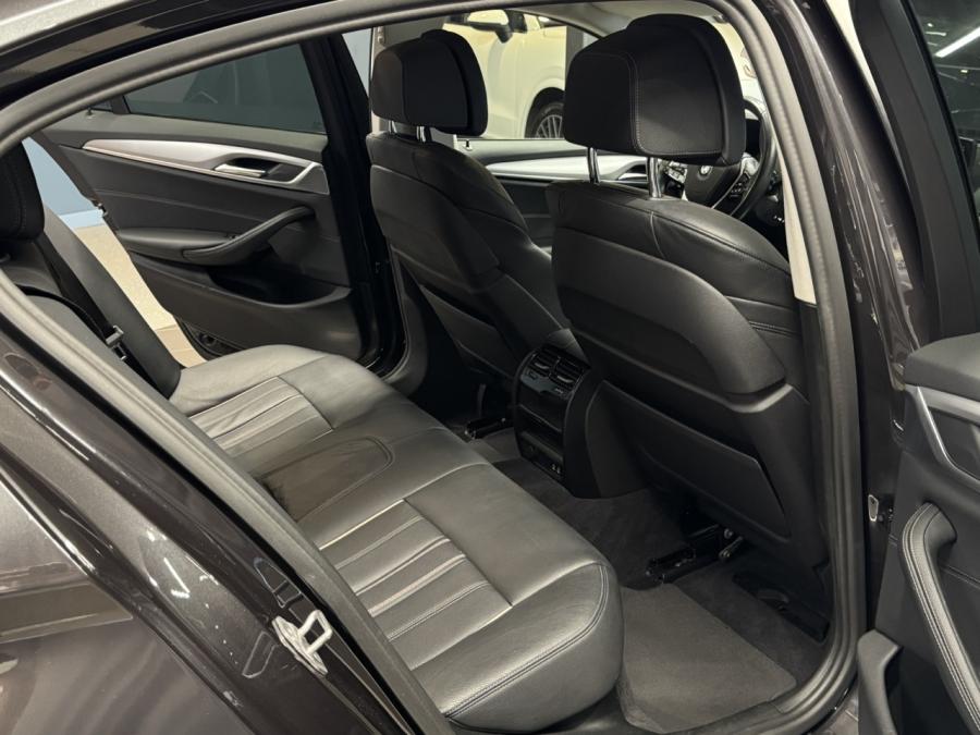 Pelēks BMW 520 2022 Rīga, ar dzinēja tilpumu 2.00 L un nobraukumu 212 tūkst. km par 22990 €, foto 26 vietnē AUTOMOTO.COM.LV