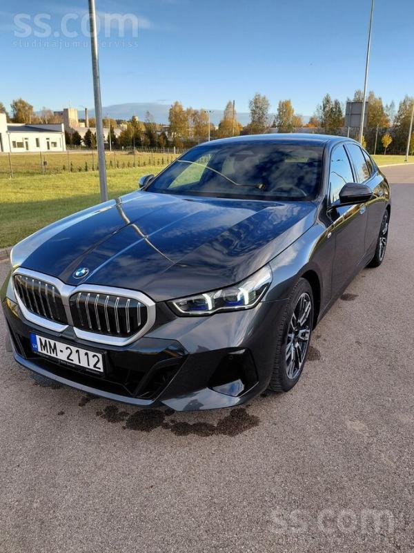 Pelēks BMW 520 2023 Tukums, ar dzinēja tilpumu 2.00 L un nobraukumu 41 tūkst. km par 52599 €, foto 3 vietnē AUTOMOTO.COM.LV
