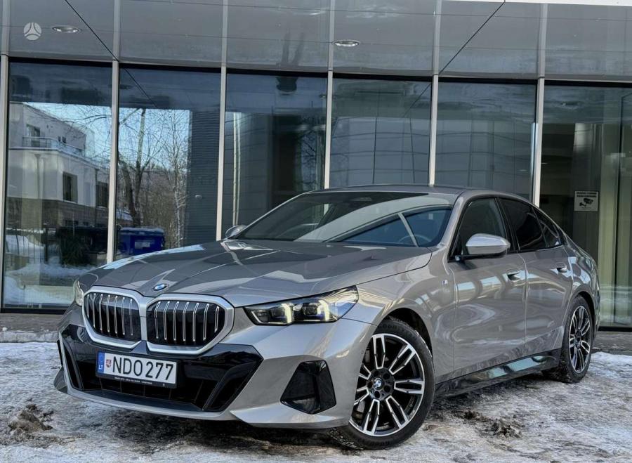Pelēks BMW 520 2023 Viļņa, ar dzinēja tilpumu 2.00 L un nobraukumu 46 tūkst. km par 49490 €, foto 1 vietnē AUTOMOTO.COM.LV