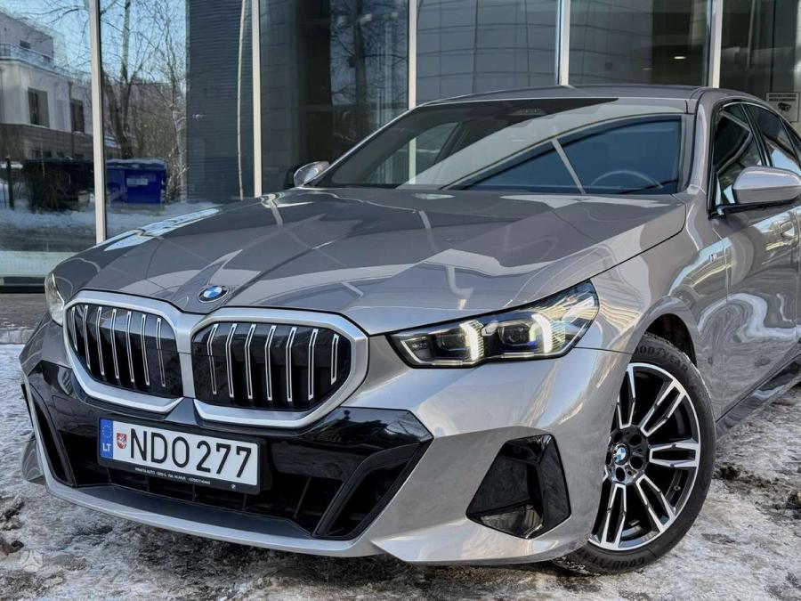 Pelēks BMW 520 2023 Viļņa, ar dzinēja tilpumu 2.00 L un nobraukumu 46 tūkst. km par 49490 €, foto 2 vietnē AUTOMOTO.COM.LV