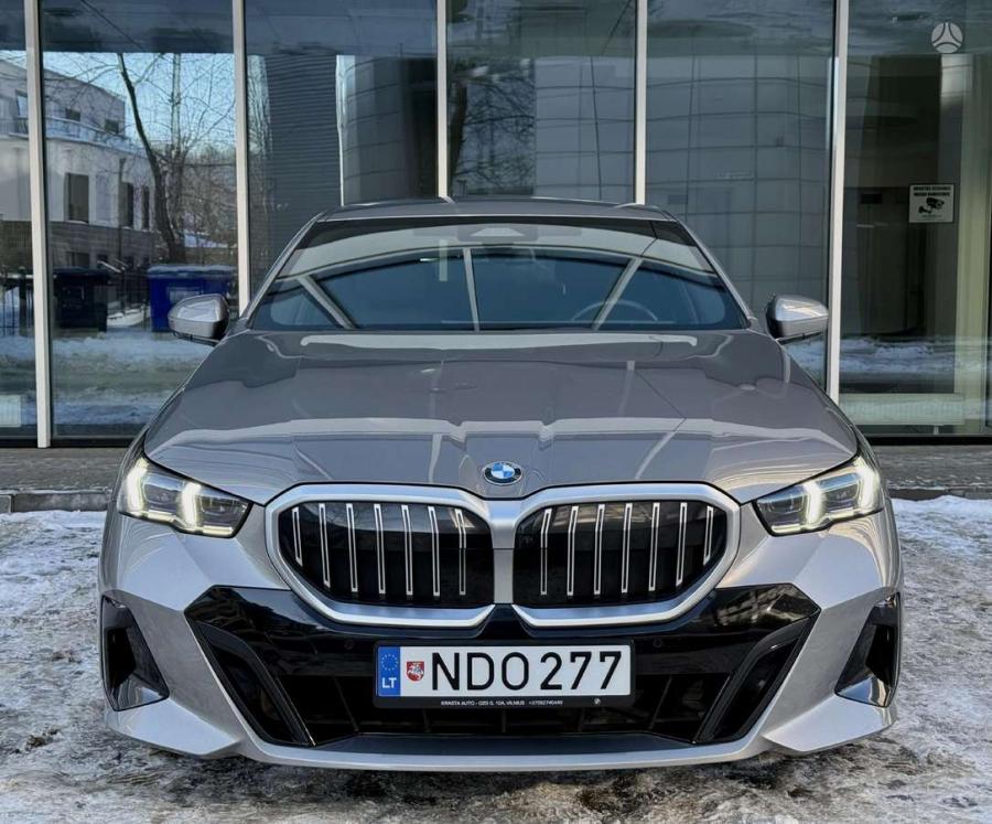 Pelēks BMW 520 2023 Viļņa, ar dzinēja tilpumu 2.00 L un nobraukumu 46 tūkst. km par 49490 €, foto 4 vietnē AUTOMOTO.COM.LV