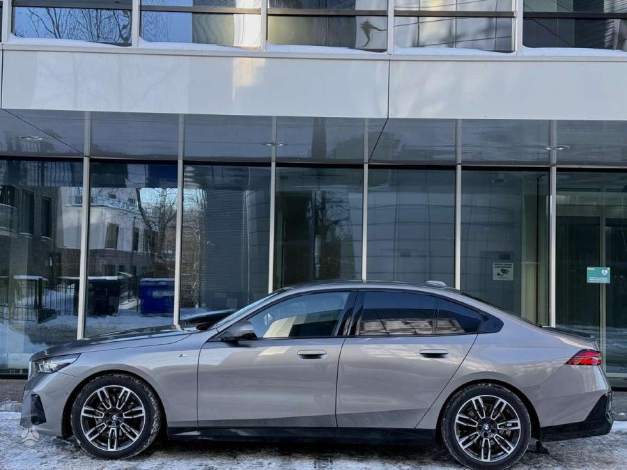 Pelēks BMW 520 2023 Viļņa, ar dzinēja tilpumu 2.00 L un nobraukumu 46 tūkst. km par 49490 €, foto 6 vietnē AUTOMOTO.COM.LV