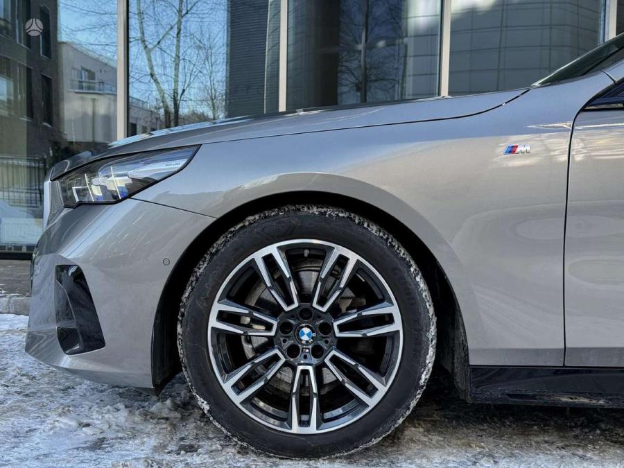 Pelēks BMW 520 2023 Viļņa, ar dzinēja tilpumu 2.00 L un nobraukumu 46 tūkst. km par 49490 €, foto 7 vietnē AUTOMOTO.COM.LV