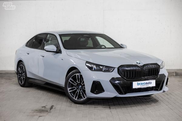 Grey BMW 520 2024 in Vilnius, with an engine capacity of 2.00 L and mileage of 52 thousand km for 51991 €, photo 3 on AUTOMOTO.COM.LV