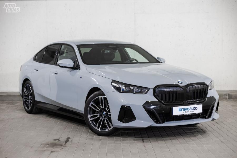 Grey BMW 520 2024 in Vilnius, with an engine capacity of 2.00 L and mileage of 52 thousand km for 51991 €, photo 4 on AUTOMOTO.COM.LV