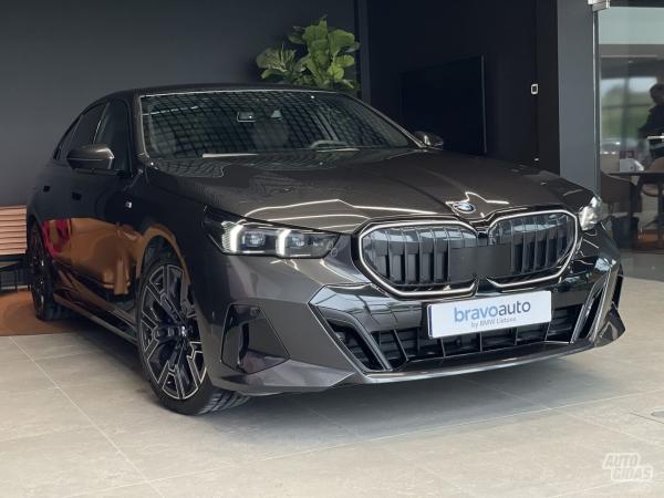 Grey BMW 520 2024 in Klaipeda, with an engine capacity of 2.00 L and mileage of 39 thousand km for 55991 €, photo 3 on AUTOMOTO.COM.LV