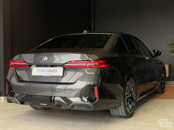 Grey BMW 520 2024 in Klaipeda, with an engine capacity of 2.00 L and mileage of 39 thousand km for 55991 €, photo 4 on AUTOMOTO.COM.LV