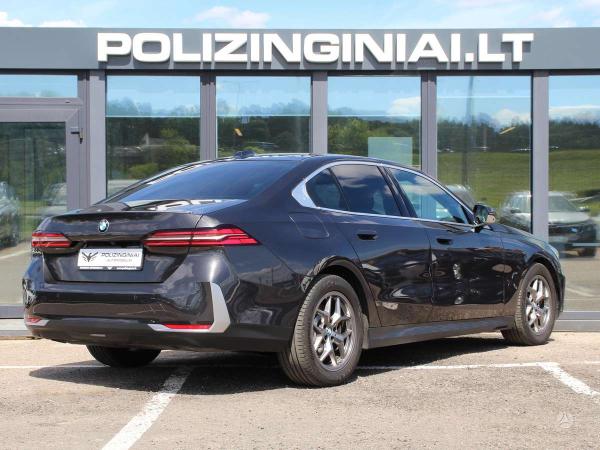 Grey BMW 520 2024 in Vilnius, with an engine capacity of 2.00 L and mileage of 25 thousand km for 56500 €, photo 4 on AUTOMOTO.COM.LV