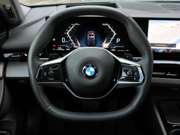 Grey BMW 520 2024 in Vilnius, with an engine capacity of 2.00 L and mileage of 25 thousand km for 56500 €, photo 6 on AUTOMOTO.COM.LV