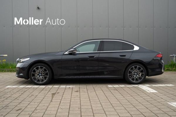 Grey BMW 520 2024 in Vilnius, with an engine capacity of 2.00 L and mileage of 59 thousand km for 43450 €, photo 5 on AUTOMOTO.COM.LV