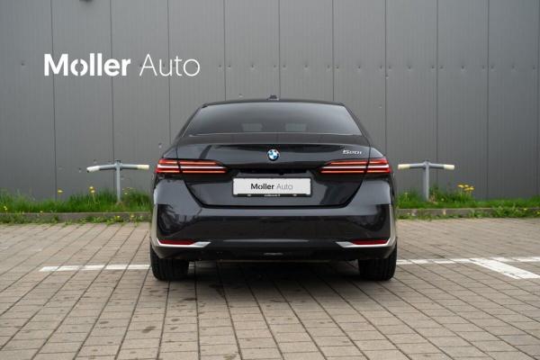 Grey BMW 520 2024 in Vilnius, with an engine capacity of 2.00 L and mileage of 59 thousand km for 43450 €, photo 7 on AUTOMOTO.COM.LV