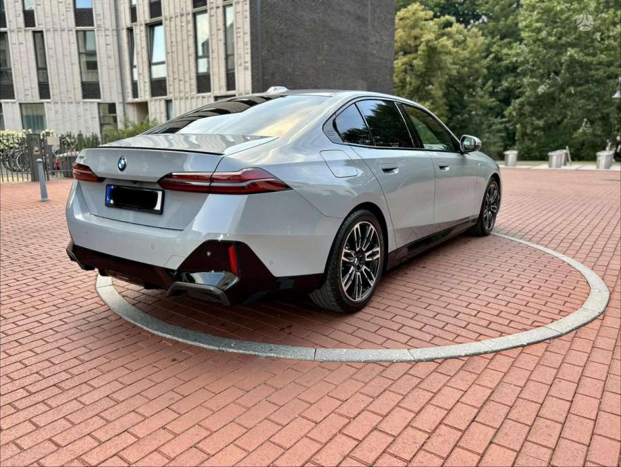 Pelēks BMW 520 2024 Viļņa, ar dzinēja tilpumu 2.00 L un nobraukumu 76 tūkst. km par 55000 €, foto 5 vietnē AUTOMOTO.COM.LV
