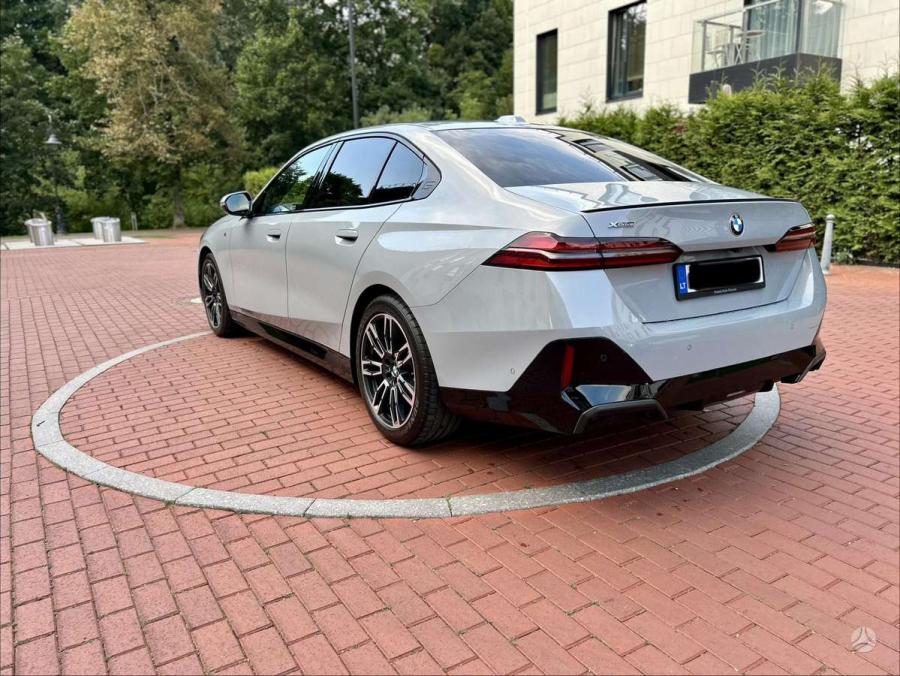 Pelēks BMW 520 2024 Viļņa, ar dzinēja tilpumu 2.00 L un nobraukumu 76 tūkst. km par 55000 €, foto 7 vietnē AUTOMOTO.COM.LV