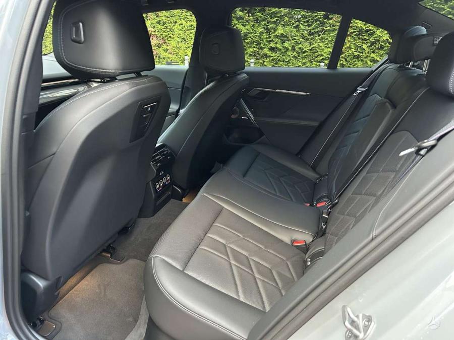 Pelēks BMW 520 2024 Viļņa, ar dzinēja tilpumu 2.00 L un nobraukumu 76 tūkst. km par 55000 €, foto 14 vietnē AUTOMOTO.COM.LV