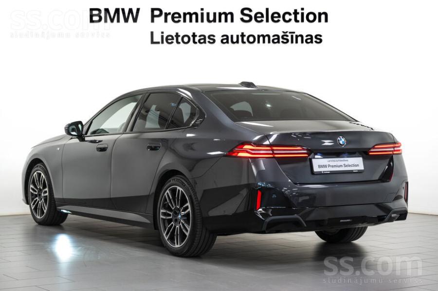 Pelēks BMW 520 2024 Rīga, ar dzinēja tilpumu 2.00 L un nobraukumu 50 tūkst. km par 55500 €, foto 24 vietnē AUTOMOTO.COM.LV
