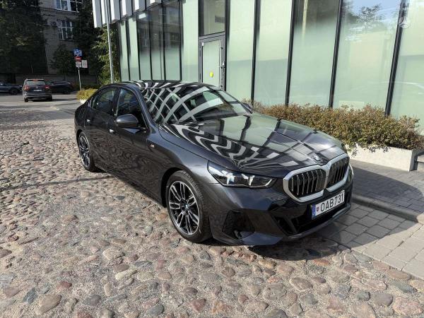 Grey BMW 520 2025 in Vilnius, with an engine capacity of 2.00 L and mileage of 16 thousand km for 53900 €, photo 3 on AUTOMOTO.COM.LV