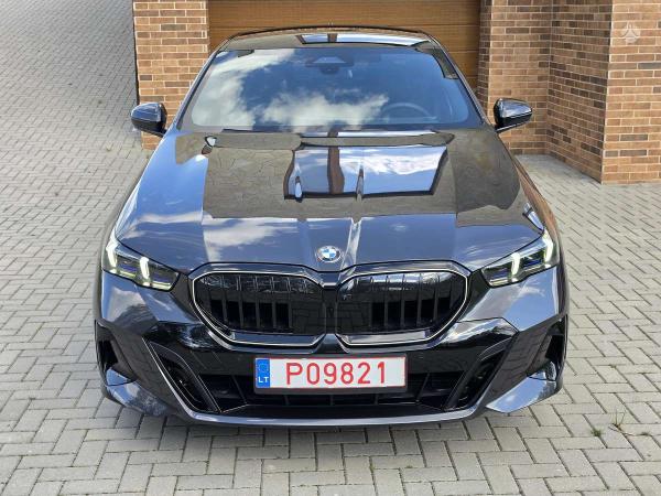 Grey BMW 520 2025 in Elektrenai, with an engine capacity of 2.00 L and mileage of 4 thousand km for 55500 €, photo 3 on AUTOMOTO.COM.LV