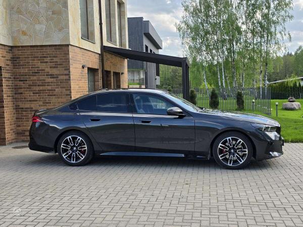 Grey BMW 520 2025 in Elektrenai, with an engine capacity of 2.00 L and mileage of 4 thousand km for 55500 €, photo 5 on AUTOMOTO.COM.LV
