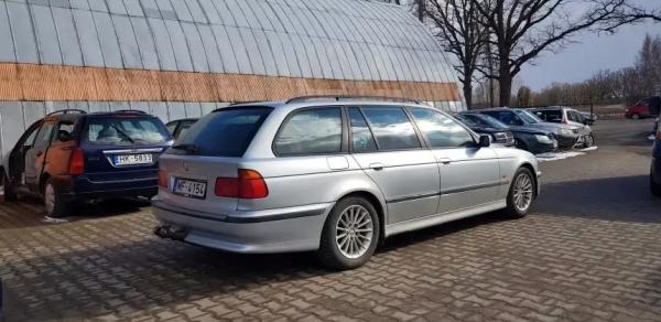 Pelēks BMW 520 1997 Valmiera, ar dzinēja tilpumu 2.00 L un nobraukumu 356 tūkst. km par 1800 €, foto 3 vietnē AUTOMOTO.COM.LV
