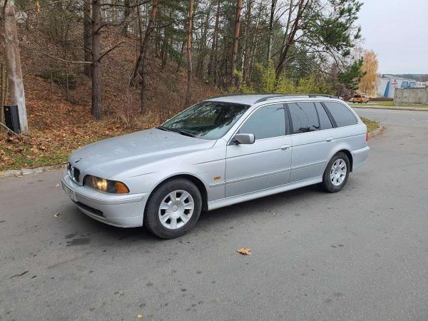 Grey BMW 520 2001 in Vilnius, with an engine capacity of 2.00 L and mileage of 293 thousand km for 800 €, photo 1 on AUTOMOTO.COM.LV