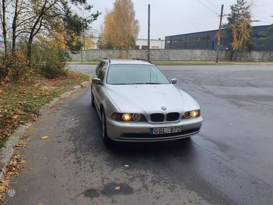 Pelēks BMW 520 2001 Viļņa, ar dzinēja tilpumu 2.00 L un nobraukumu 293 tūkst. km par 800 €, foto 2 vietnē AUTOMOTO.COM.LV
