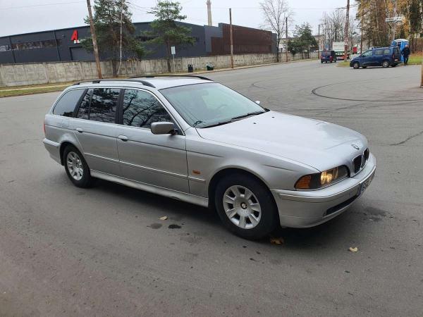 Grey BMW 520 2001 in Vilnius, with an engine capacity of 2.00 L and mileage of 293 thousand km for 800 €, photo 3 on AUTOMOTO.COM.LV