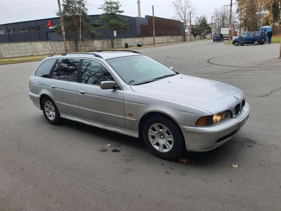 Pelēks BMW 520 2001 Viļņa, ar dzinēja tilpumu 2.00 L un nobraukumu 293 tūkst. km par 800 €, foto 3 vietnē AUTOMOTO.COM.LV